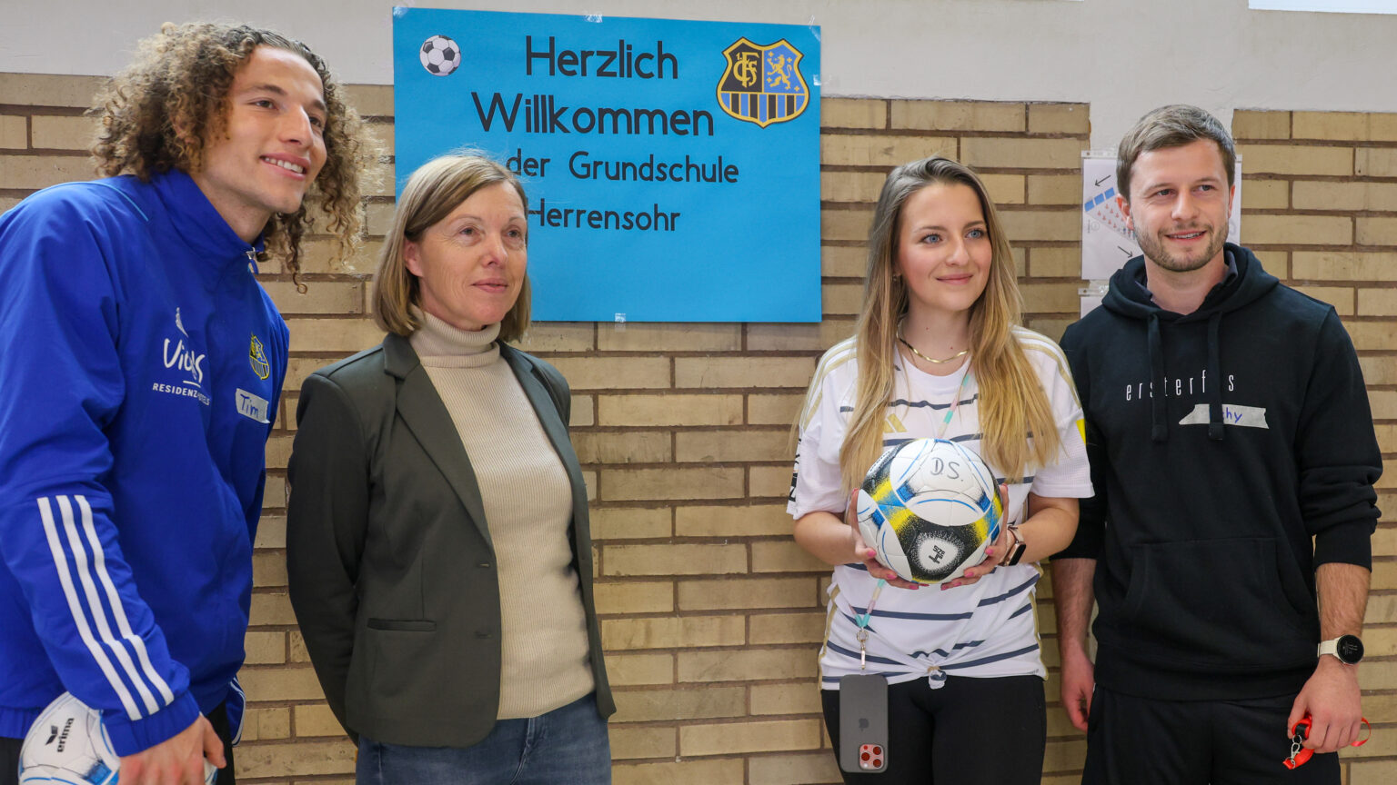 1. FC Saarbrücken zu Besuch an unserer Schule – Grundschule Herrensohr ...